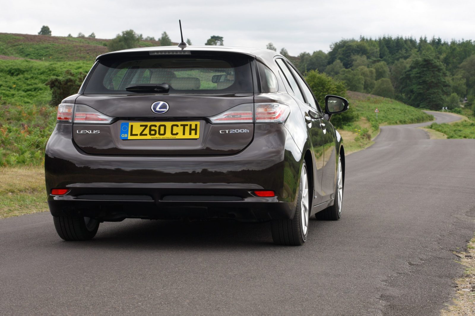 Lexus CT 200h: world’s first full hybrid luxury compact car - Lexus UK ...