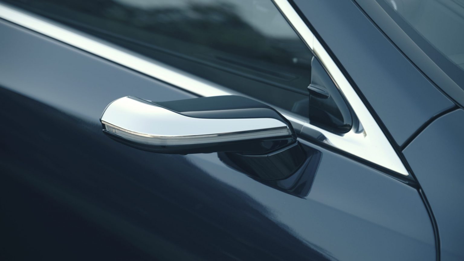 Digital Side-view Monitors: a clear vision for safety - Lexus UK Magazine