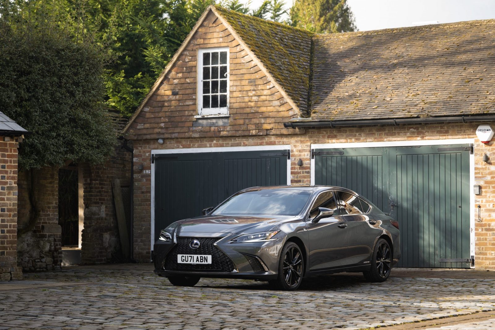Save fuel with these Lexus hybrid driving tips - Lexus UK Magazine
