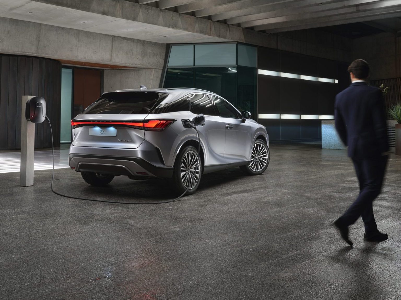 Lexus RX 450h+ plug-in hybrid: go further - Lexus UK Magazine