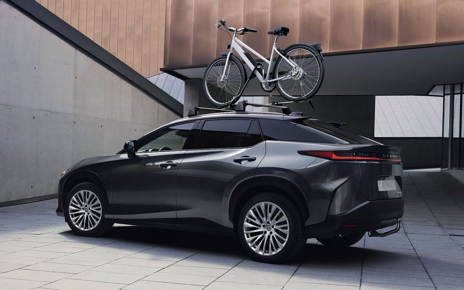 What are the towing capabilities of the latest Lexus models? - Lexus UK ...